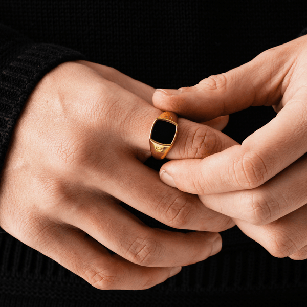 Men's Black Onyx Square Stone Ring (18k Gold)