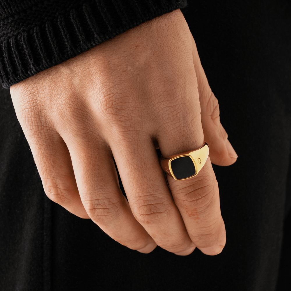 Men's Black Onyx Square Stone Ring (18k Gold)